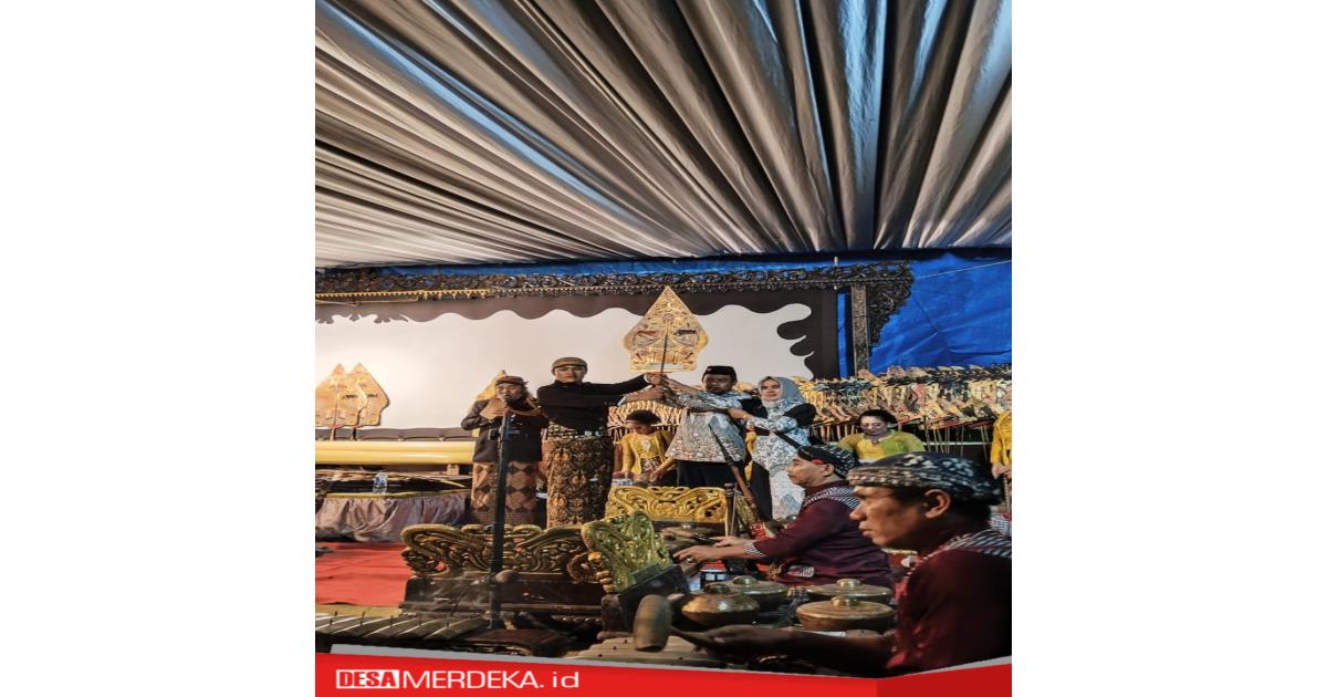 Wayang Kulit Meriahkan HUT ke-240 Desa Balung Kulon Jember - Desa Merdeka